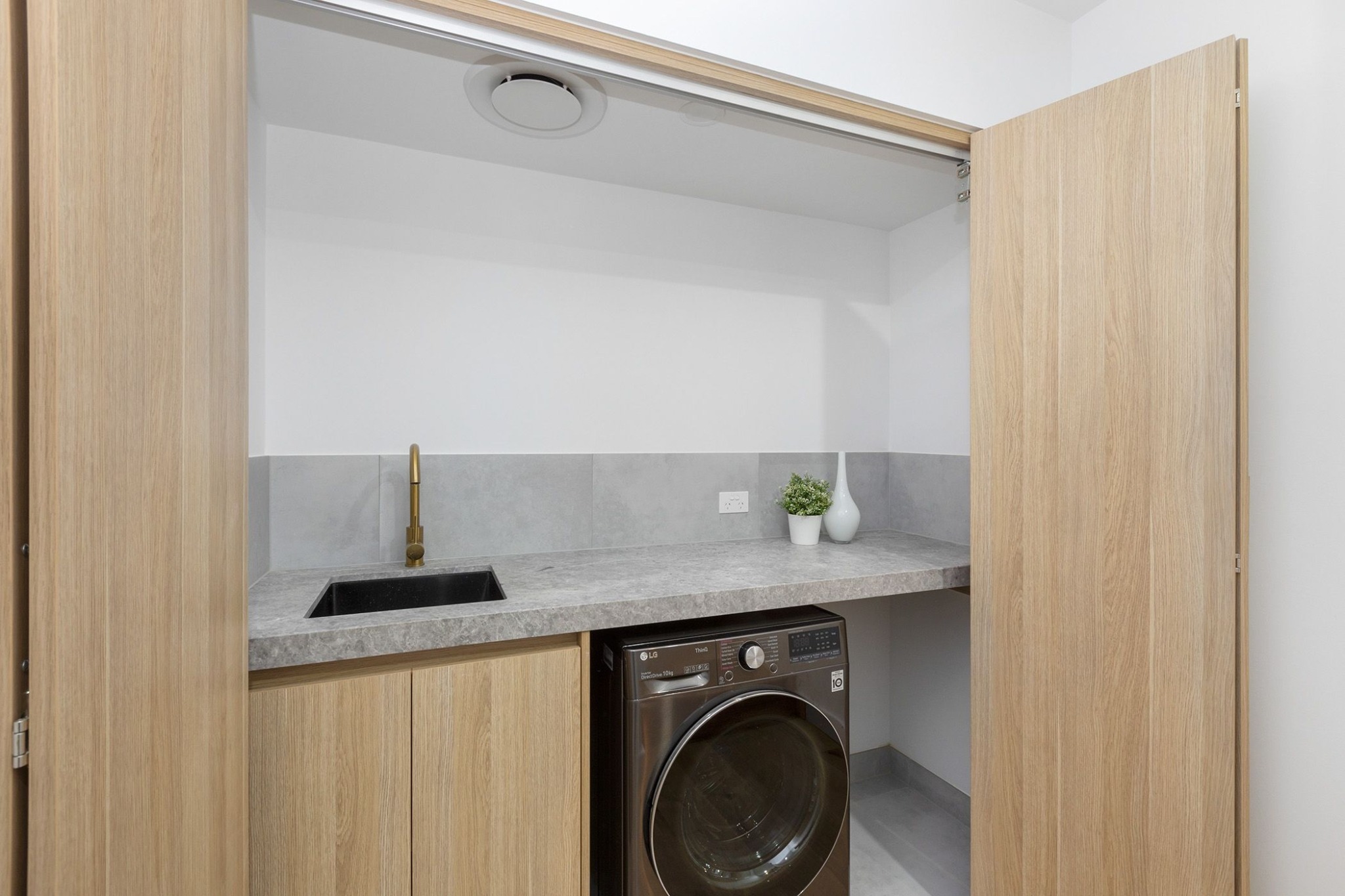 什么是European Laundry - Crest Property Investments